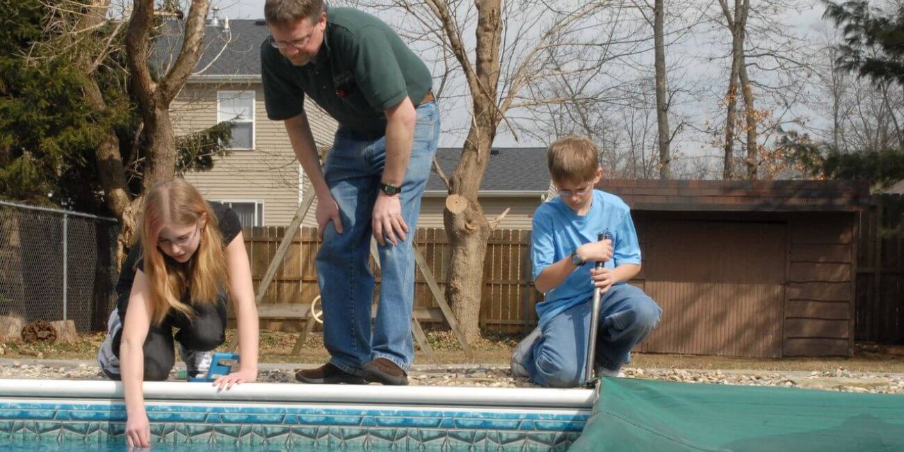 How Long to Wait to Swim After Adding the Pool Chlorine